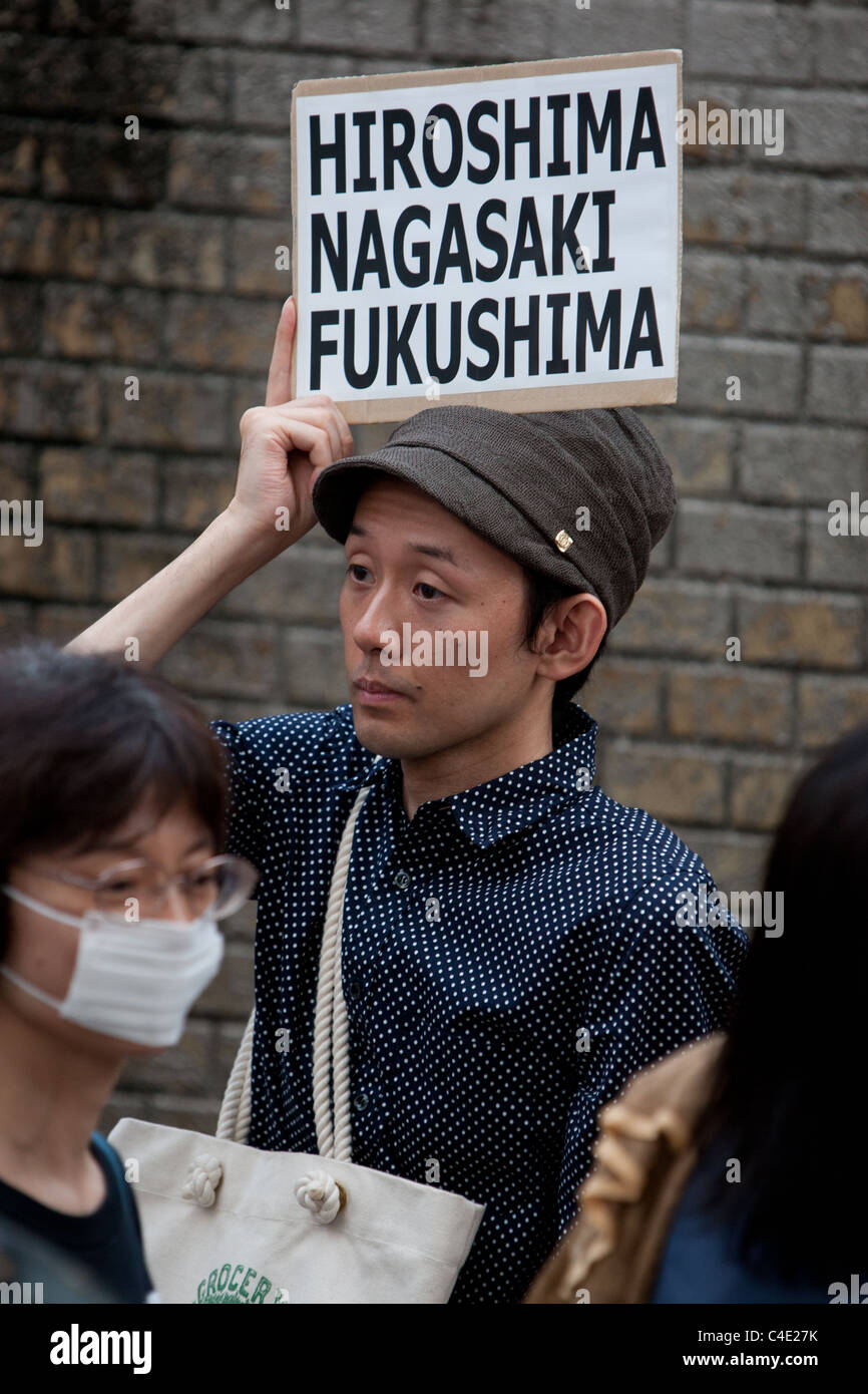 Tokyo japan demonstrators march hi-res stock photography and images - Alamy