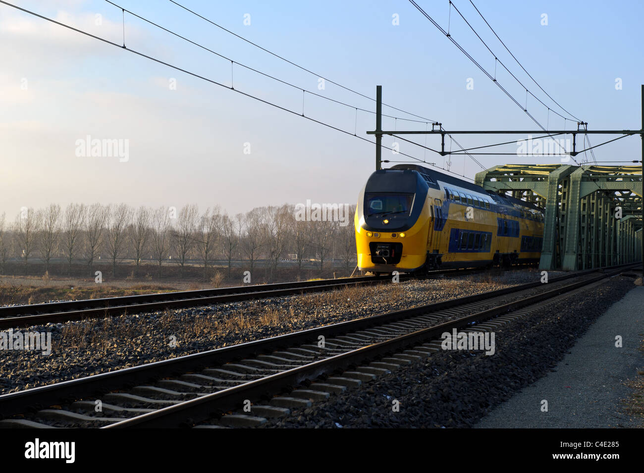 Train leaving bridge hi-res stock photography and images - Alamy
