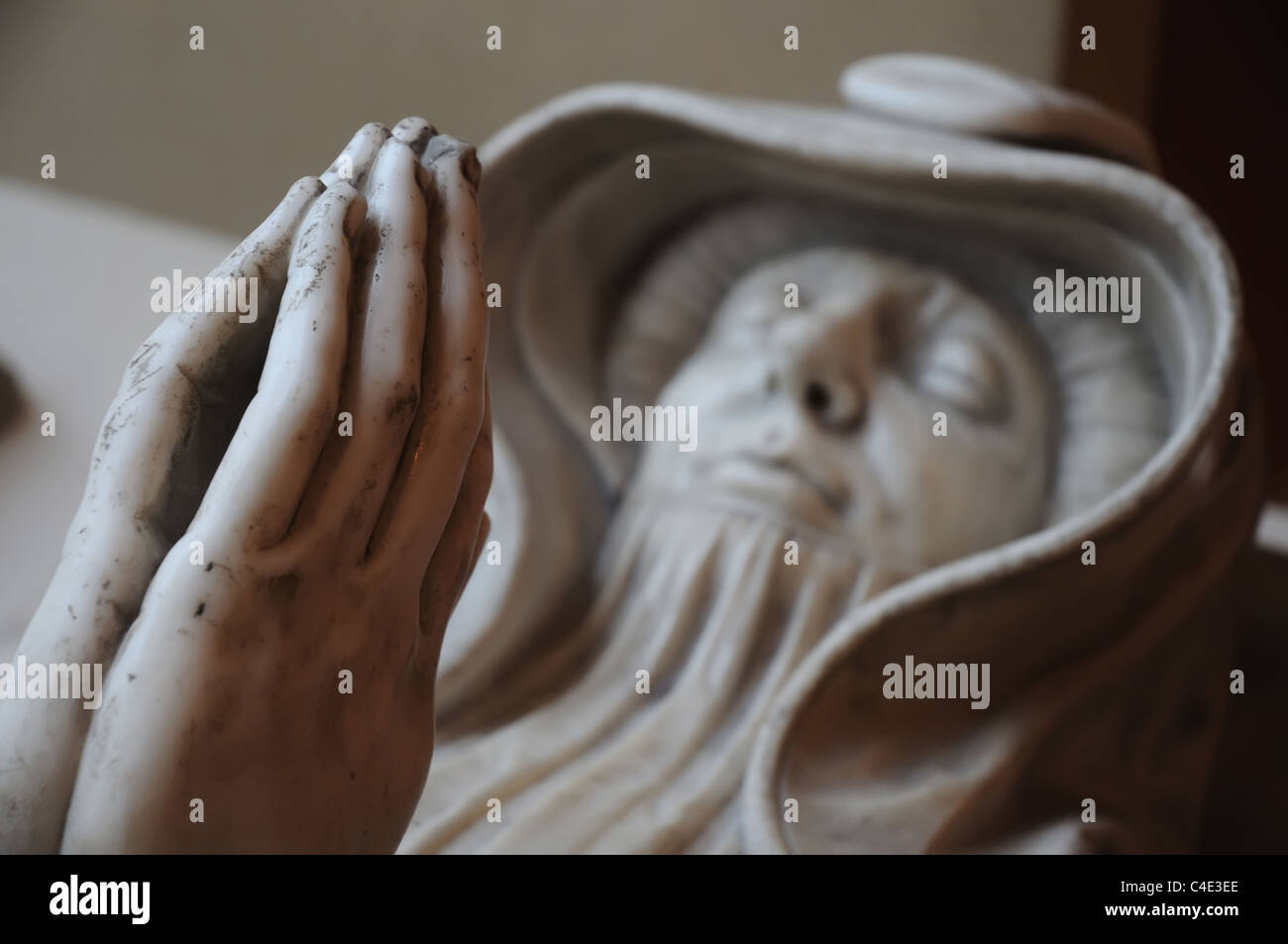 A statue of a knight at prayer in the Louvre museum, Paris Stock Photo ...