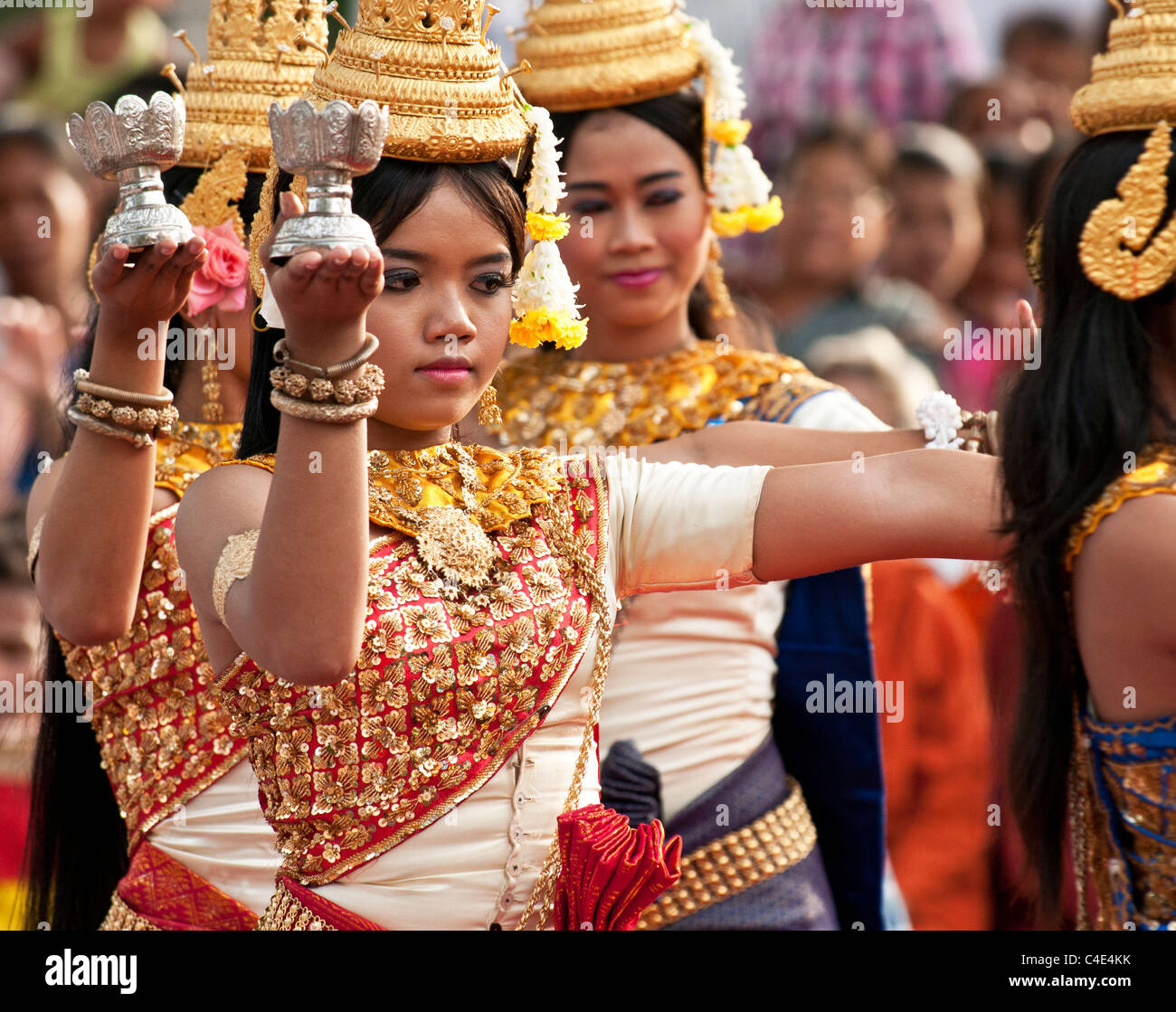 Apsara dancers hi-res stock photography and images - Alamy