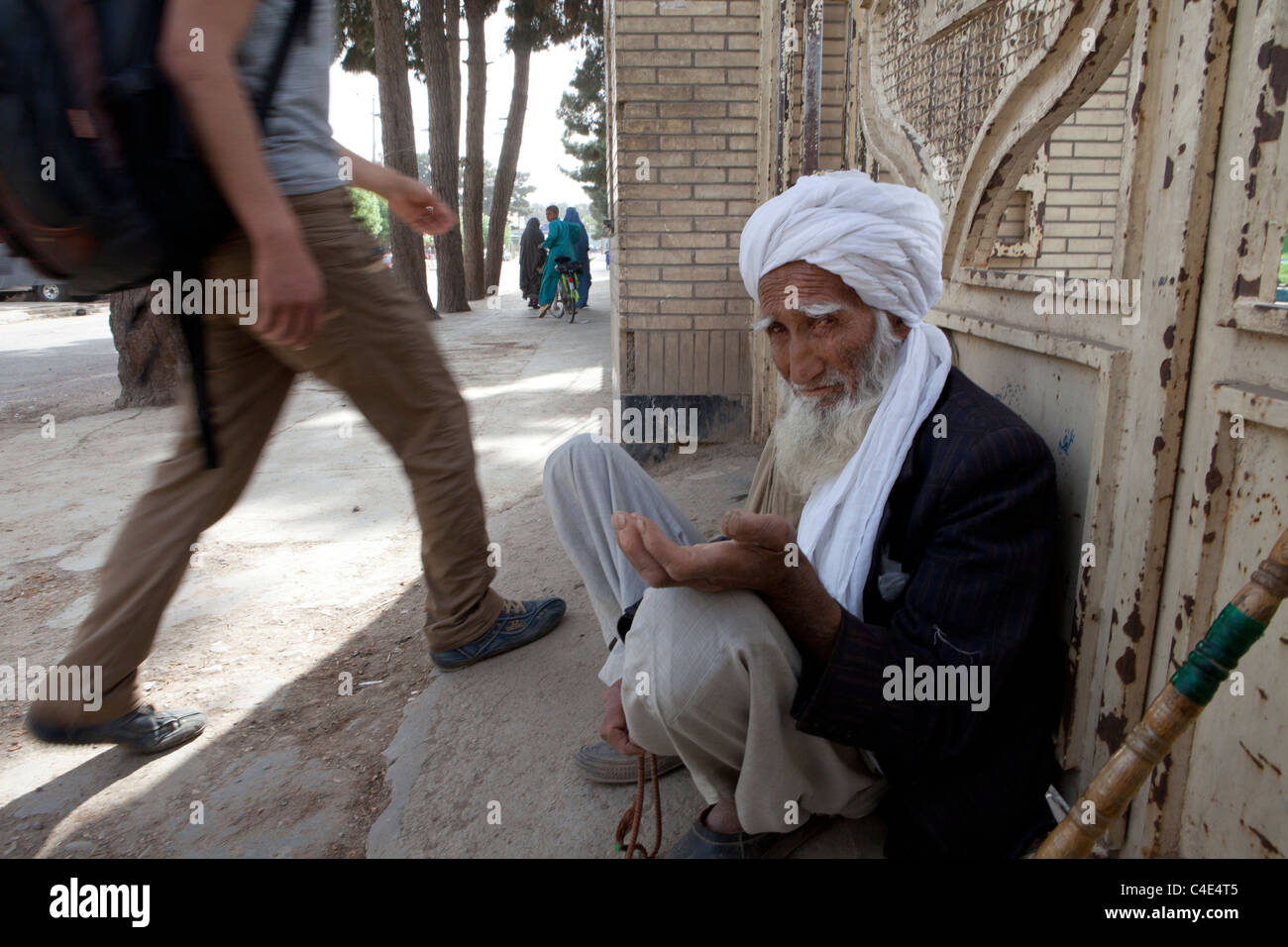 Poor begger hi-res stock photography and images - Alamy