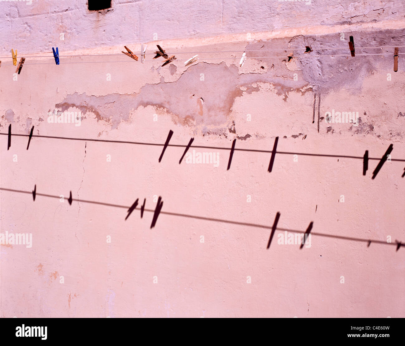 Washing line with no clothes hi-res stock photography and images - Alamy