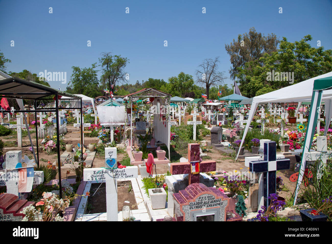 Modern tombs hi-res stock photography and images - Alamy