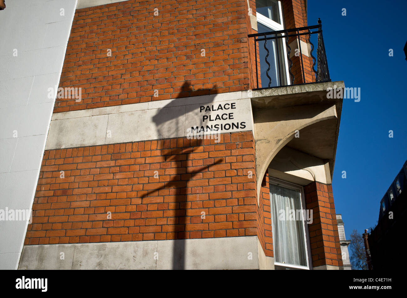 Shadow cast on wall hi-res stock photography and images - Alamy