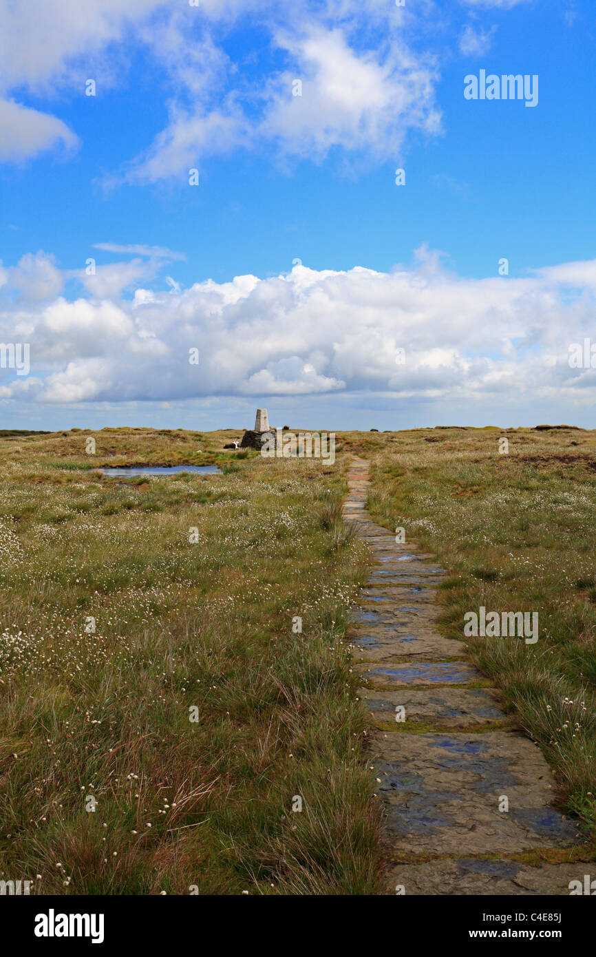 The Pennine Way at Soldier's Lump Black Hill summit near Holmfirth ...