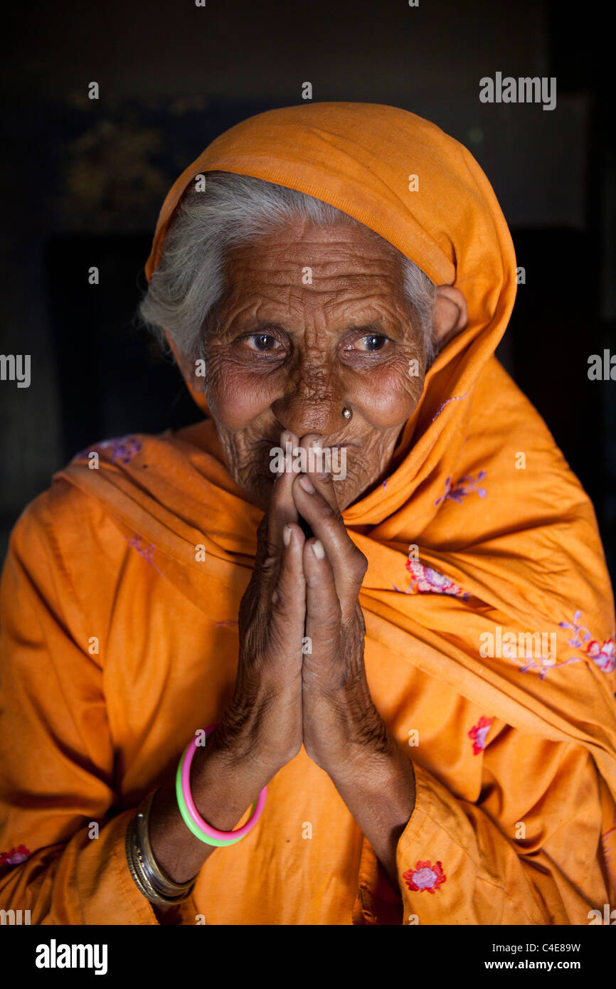 Pakistan woman hi-res stock photography and images - Alamy