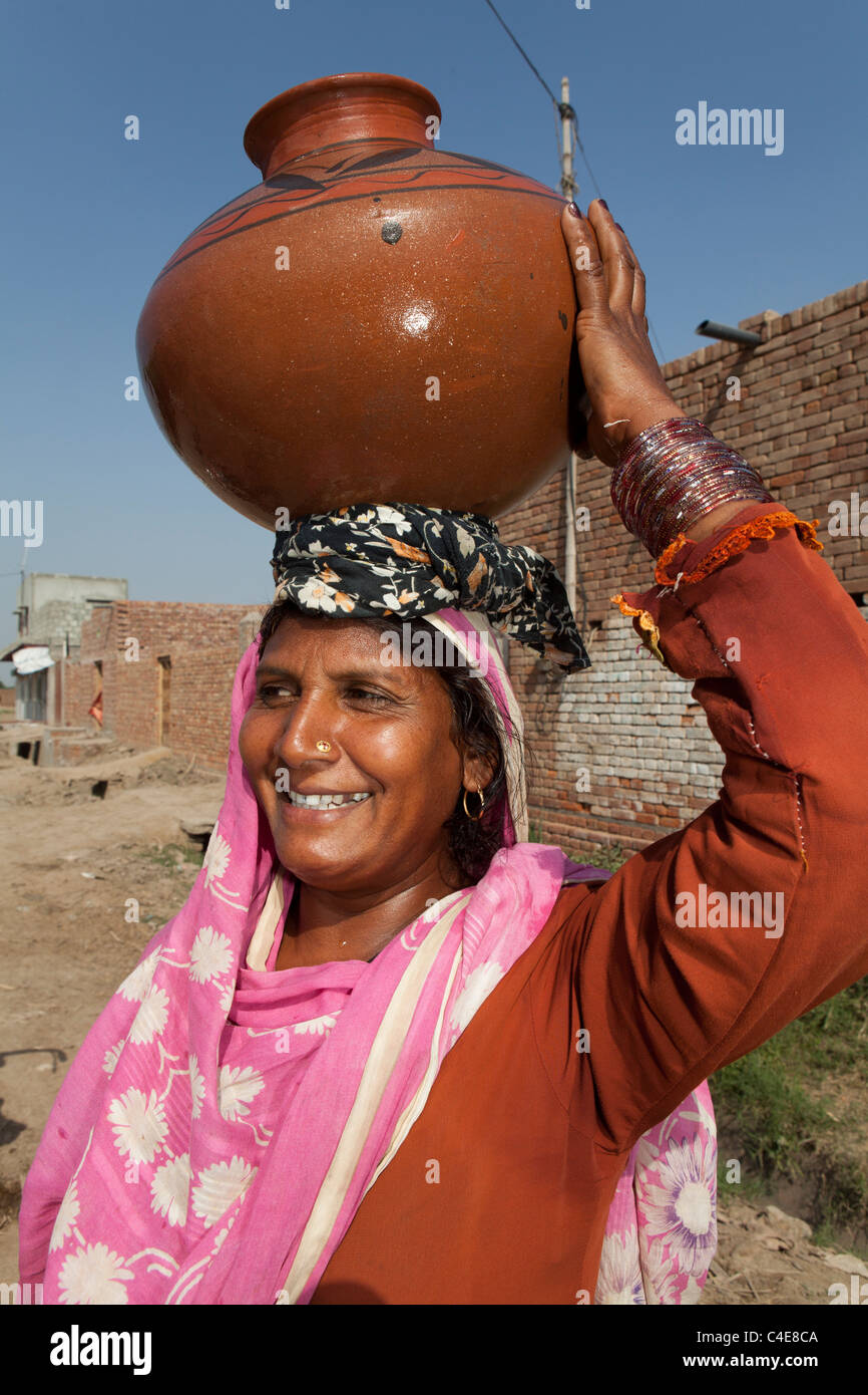 Clean water from well hi-res stock photography and images - Alamy