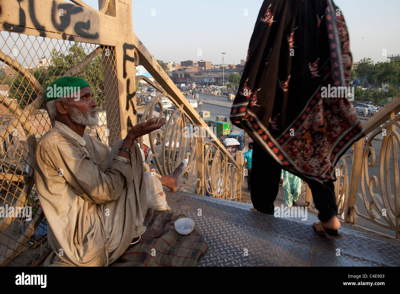 Poor begger hi-res stock photography and images - Alamy