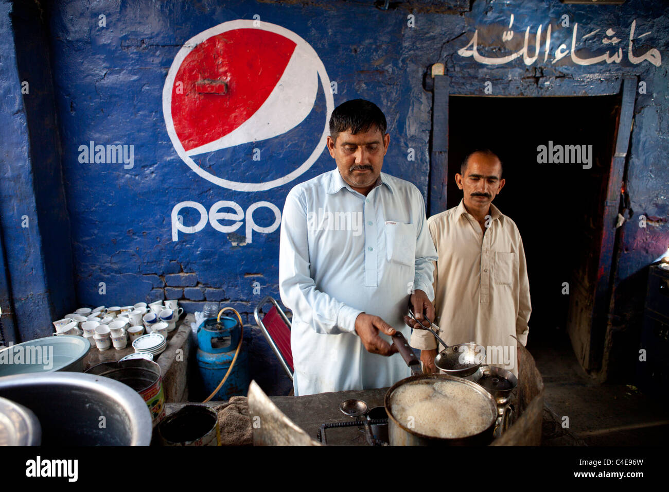 Market In Downtown Lahore Stock Photo Alamy market-in-downtown-lahore-stock-photo-alamy