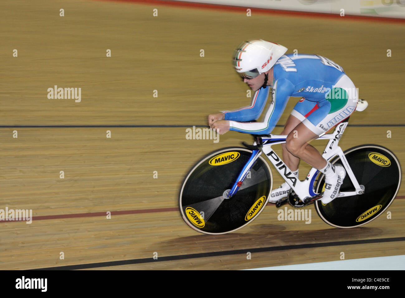 Mens individual pursuit uci track manchester velodrome High Resolution ...