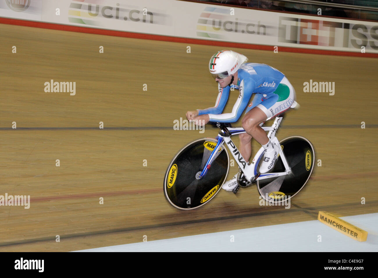 Mens individual pursuit uci track manchester velodrome High Resolution ...