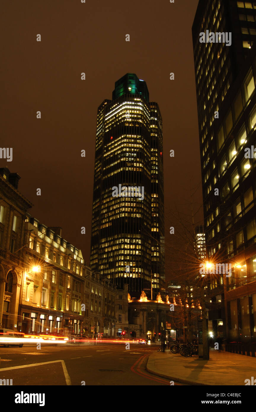 Tower 42 (Natwest Tower) in the City of London, England at night Stock ...