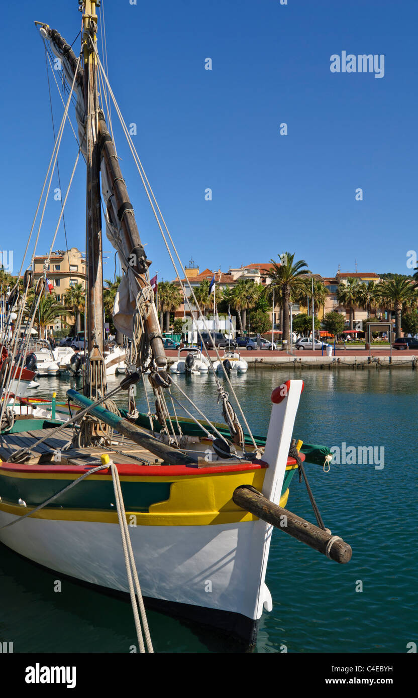 Pointu traditional fishing boat hi-res stock photography and images - Alamy
