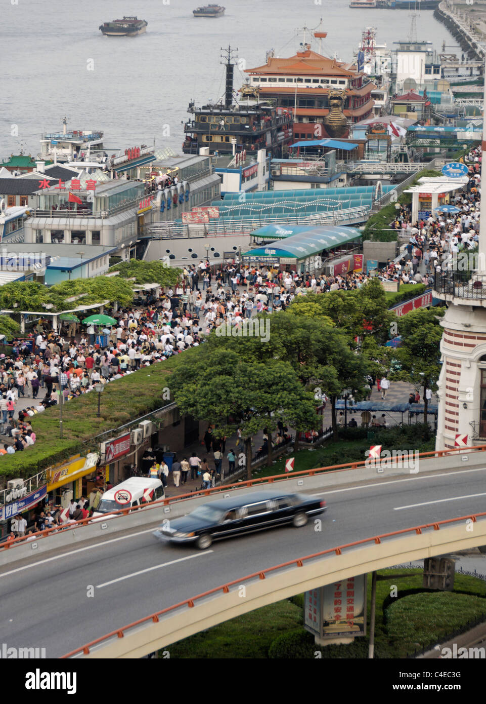 The south end of the Bund, with the Huangpu riverfront behind. Stretch ...