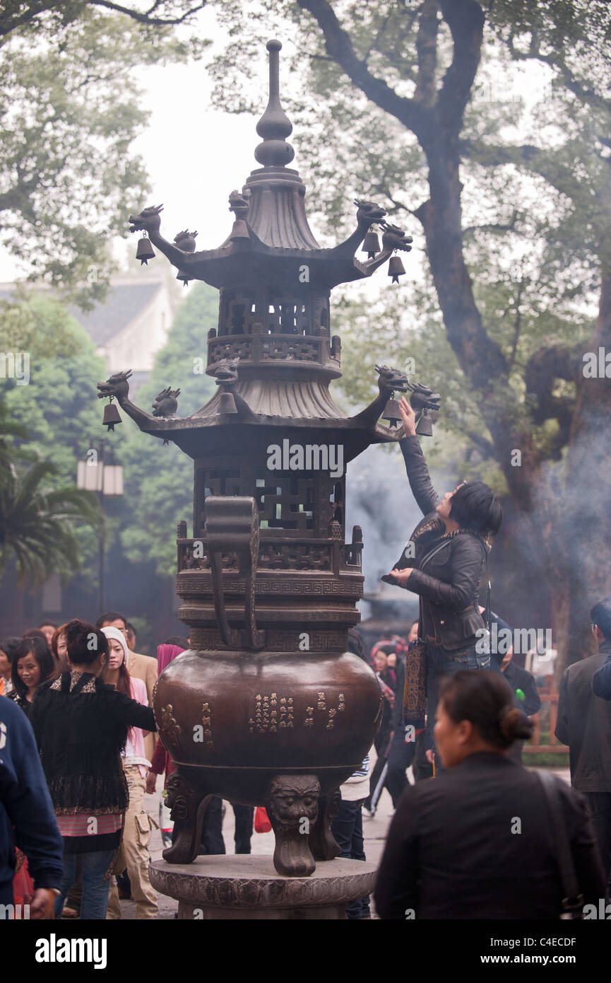 China offerings temple hi-res stock photography and images - Alamy