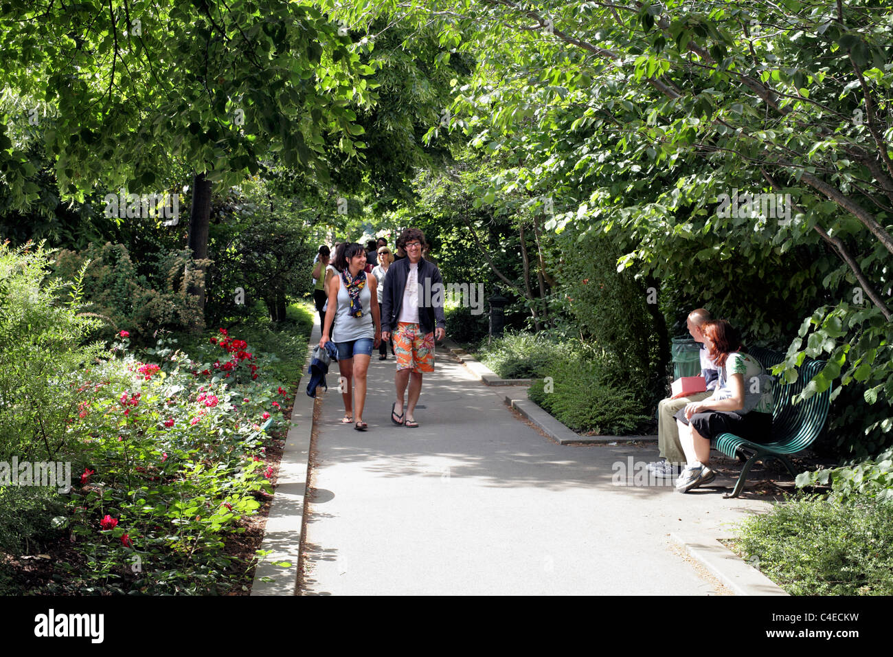 People strolling on the Promenade Plantee, Paris Stock Photo - Alamy