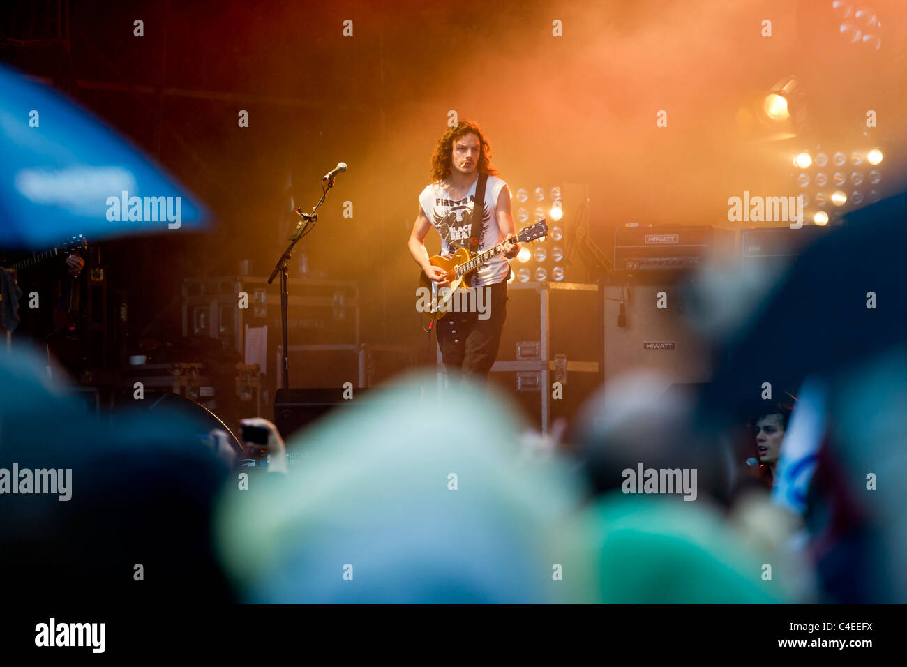 Raining on outdoor stage hi-res stock photography and images - Alamy
