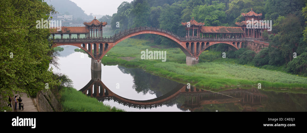 The elegant Haoshang bridge links the Giant Buddha of Leshan to temples ...
