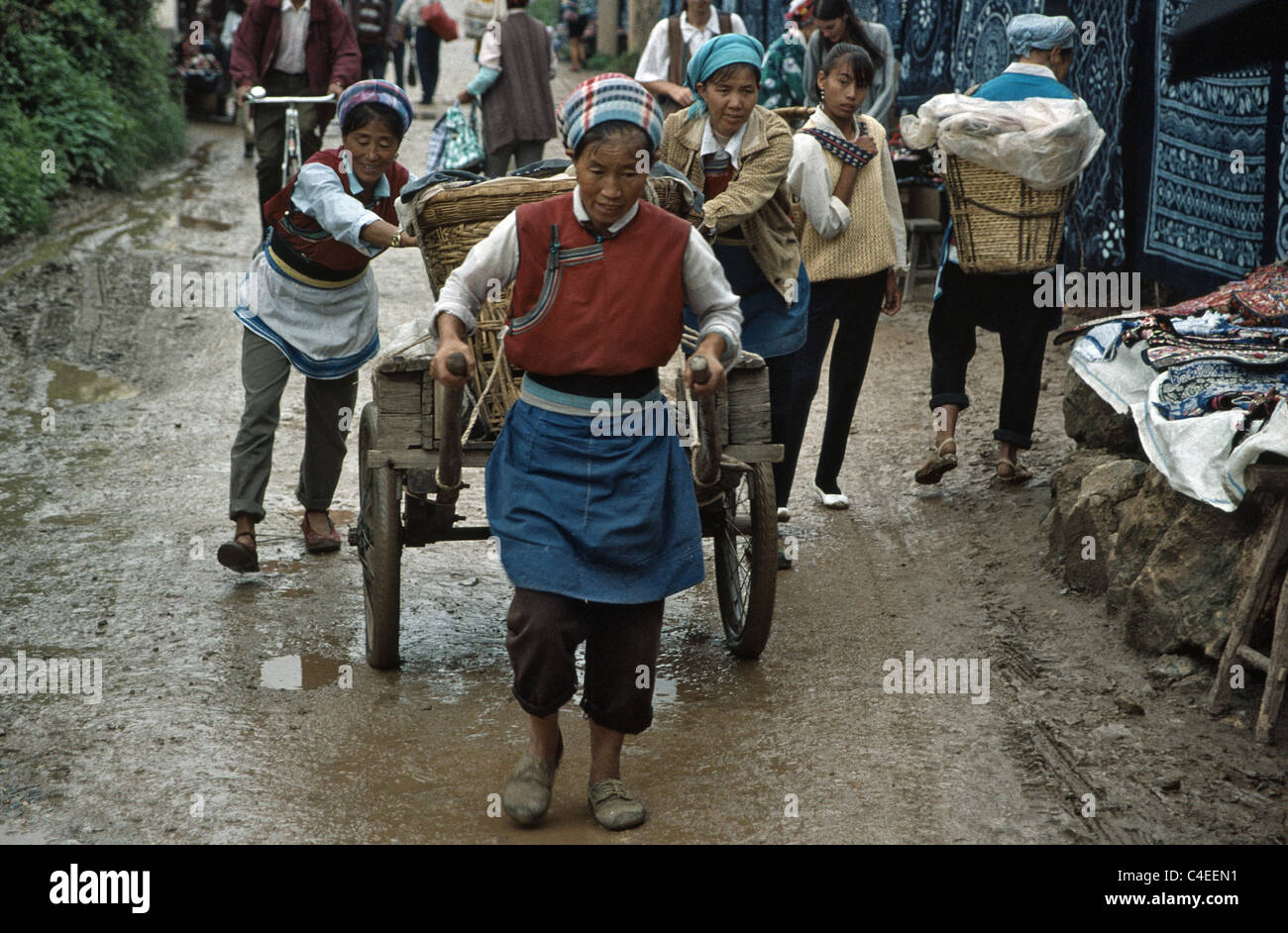 Yunnan Province market with Bai people Stock Photo - Alamy