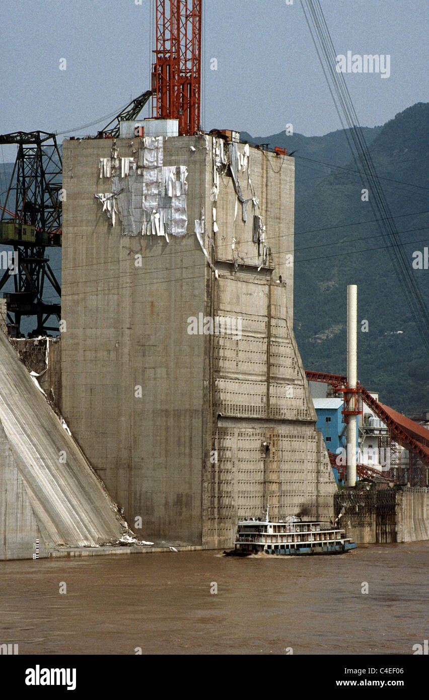 Three Gorges Dam project at River YangZi, Sandouping, near Yichang ...