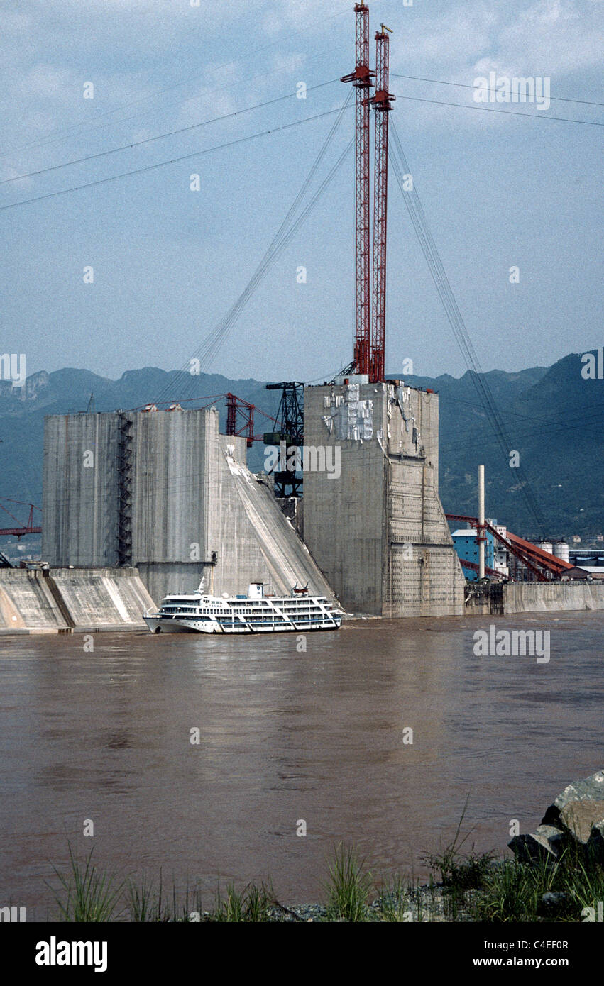 Three Gorges Dam project at River YangZi, Sandouping, near Yichang ...