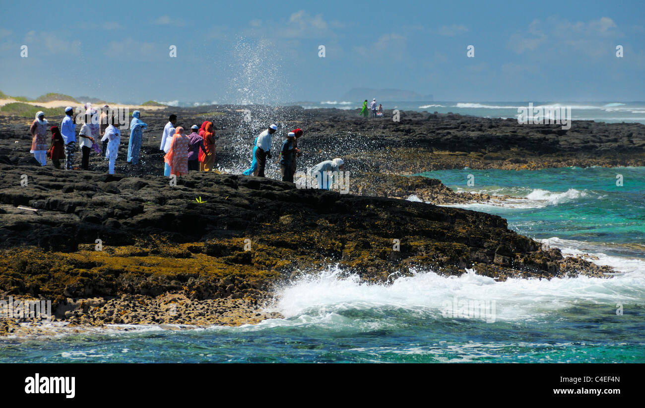 Lava cliffs hi-res stock photography and images - Alamy