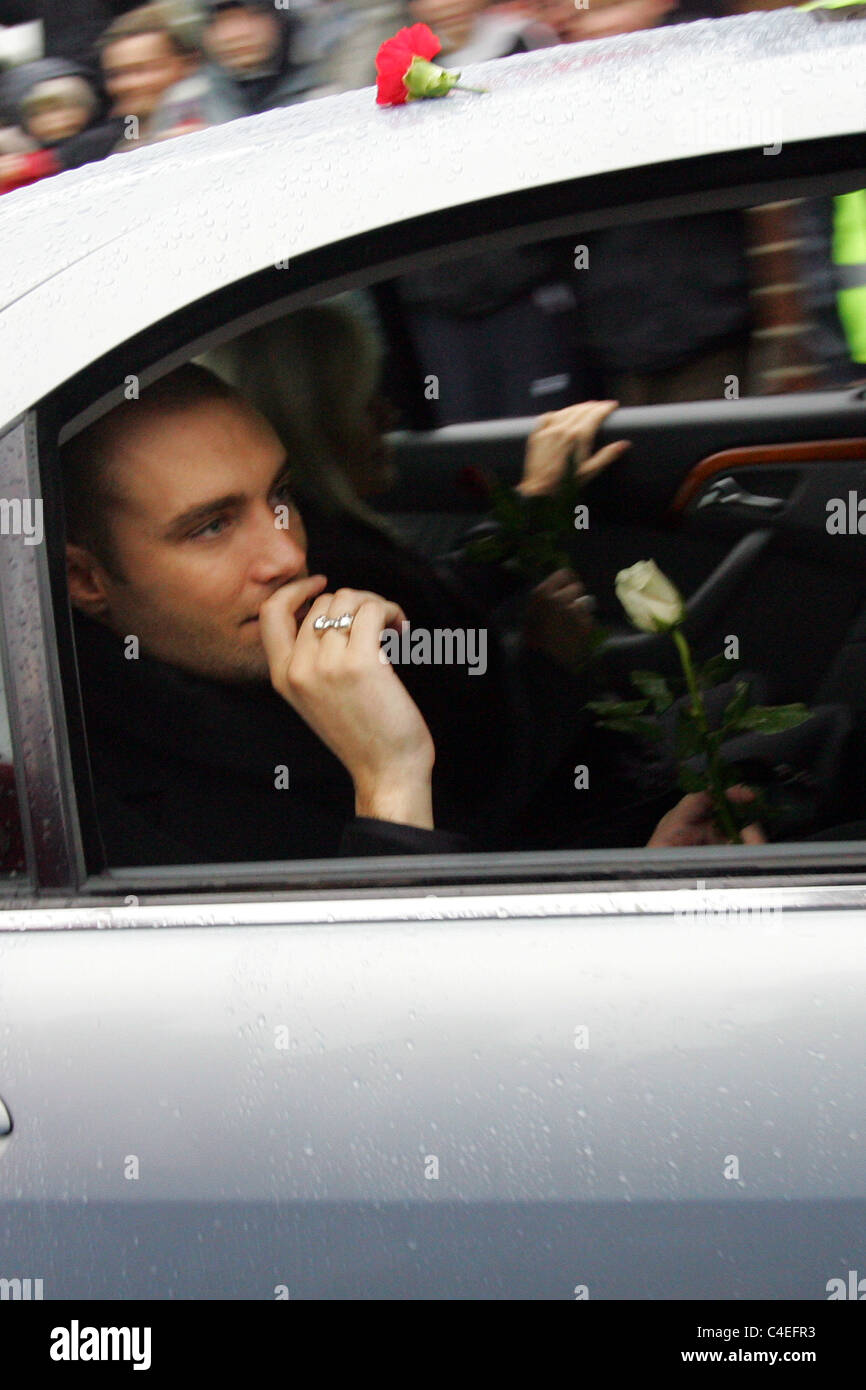 George best funeral hi-res stock photography and images - Alamy