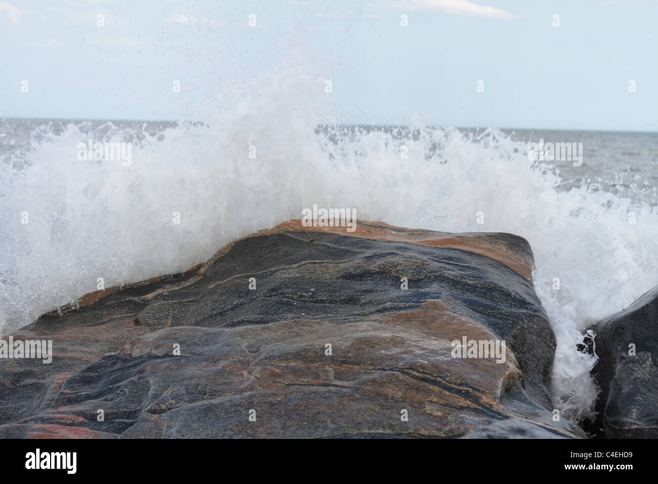 Waves crashing over rocks hi-res stock photography and images - Alamy