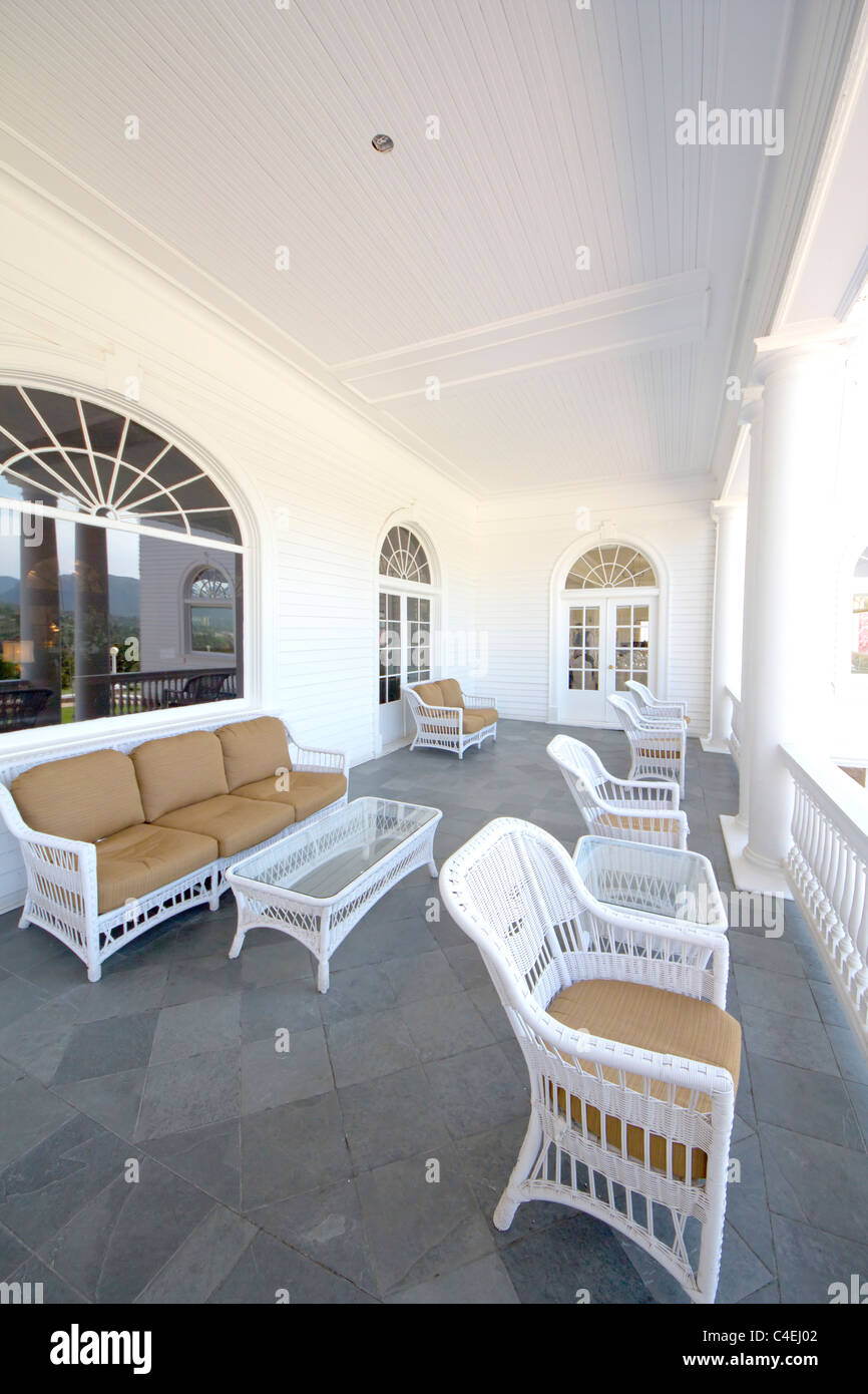 Porch area hi-res stock photography and images - Alamy