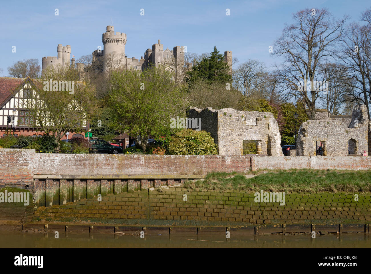 River arun arundel castle hi-res stock photography and images - Alamy