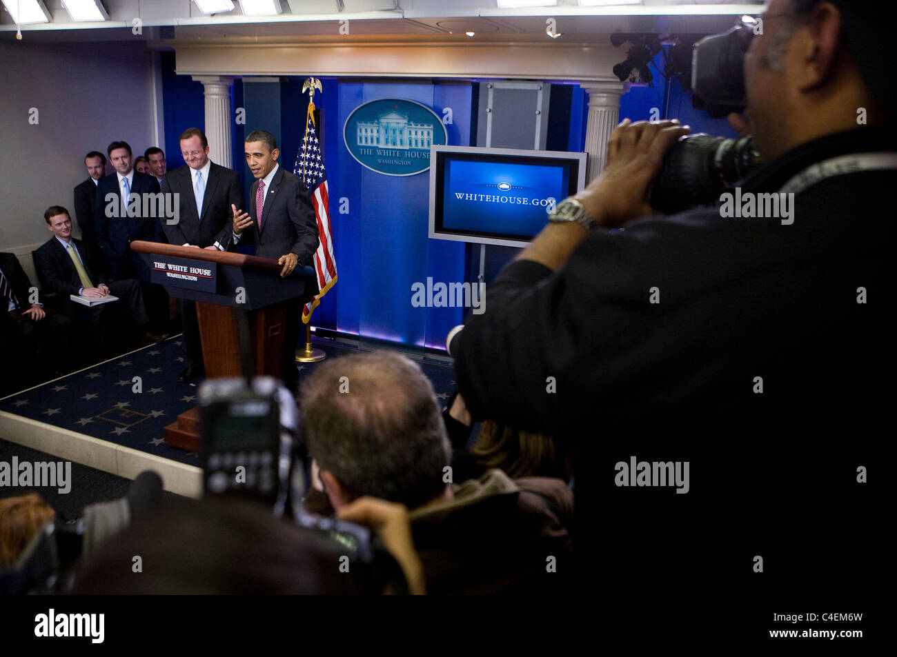 President Barack Obama bids farewell to White House Press Secretary ...