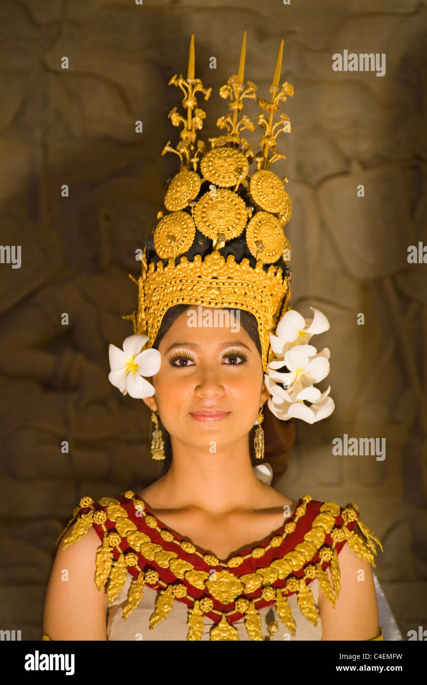 Women idresses as an Apsara, Sanskrit for Celestial Dancer, performs a ...
