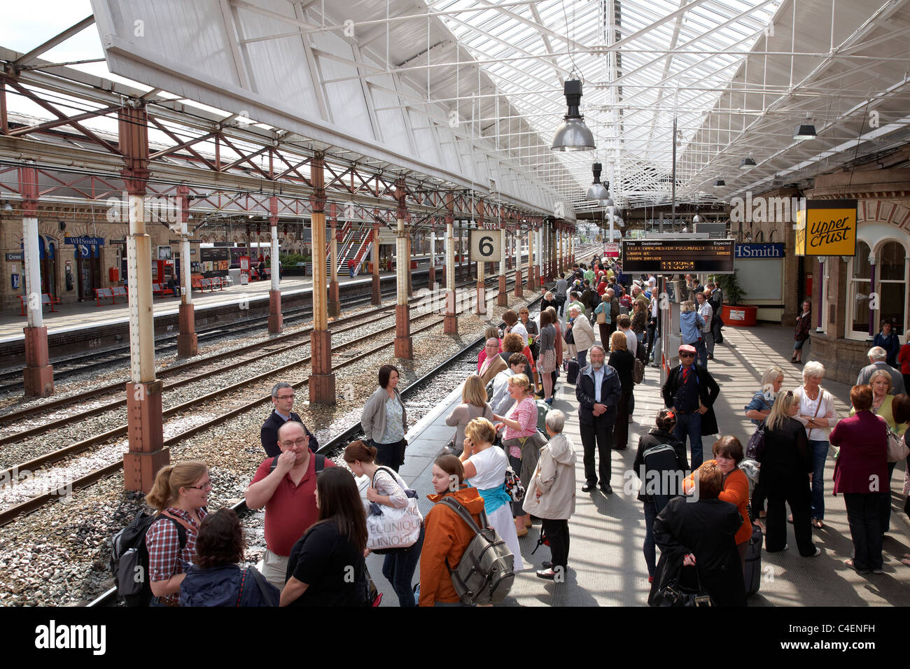 Waiting for the train at Crewe railway station in Cheshire UK Stock ...