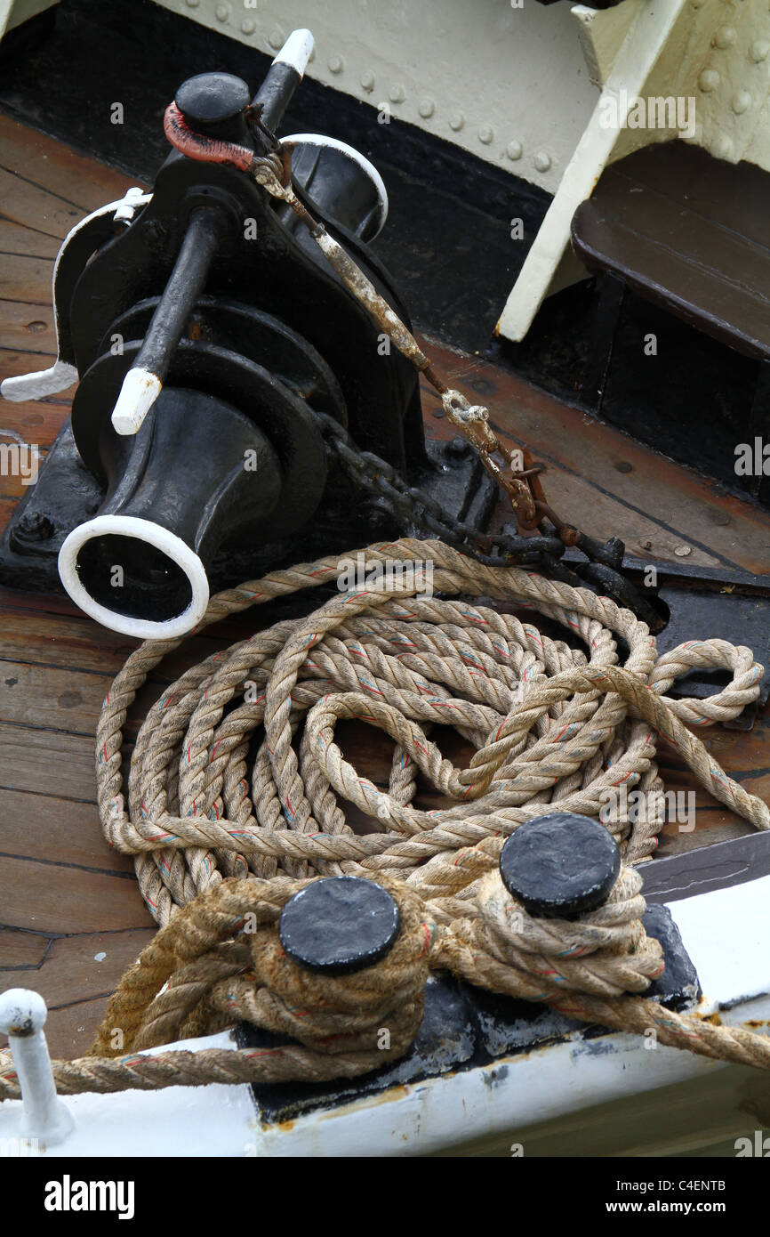 Capstan and rope on pleasure trip vessel Stock Photo - Alamy