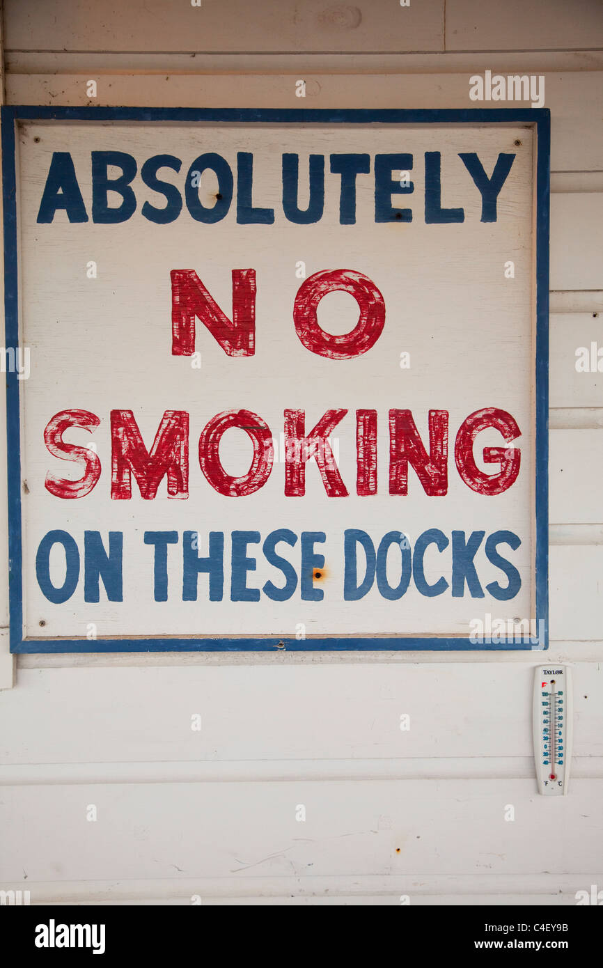Smoking manners hi-res stock photography and images - Alamy