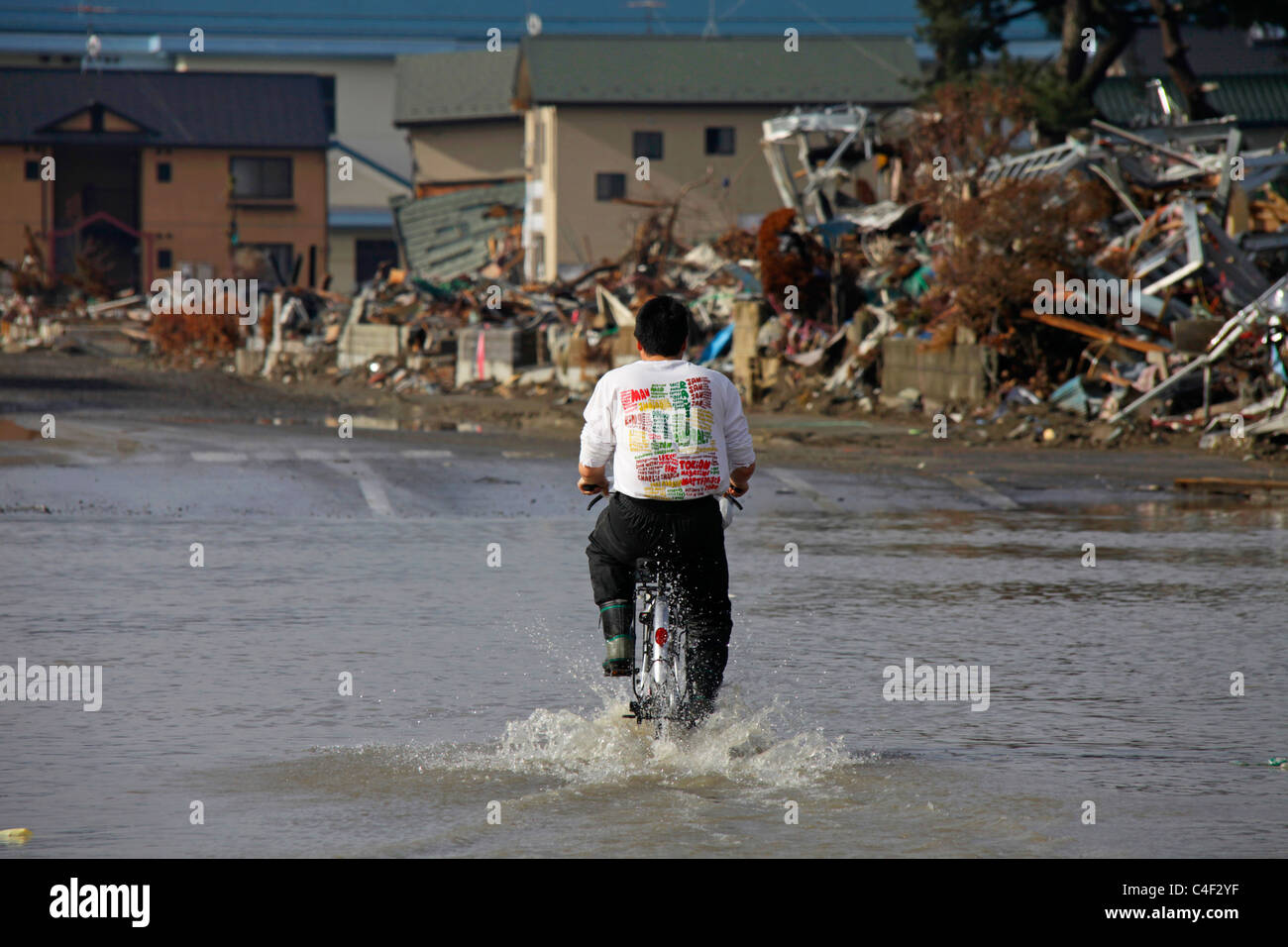 Japan earthquake and tsunami of 2011 hi-res stock photography and ...