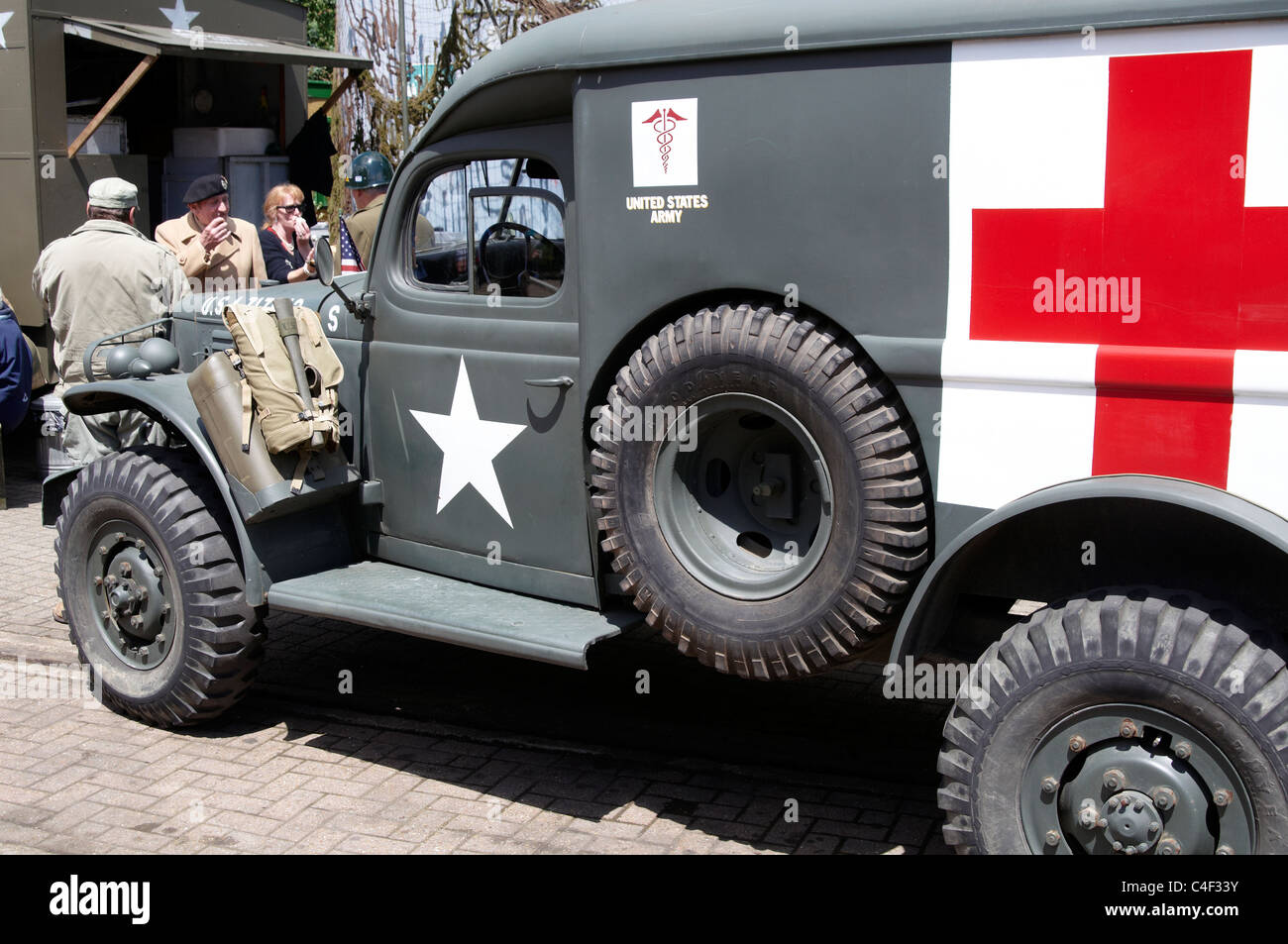 World war 2 ambulance hi-res stock photography and images - Alamy