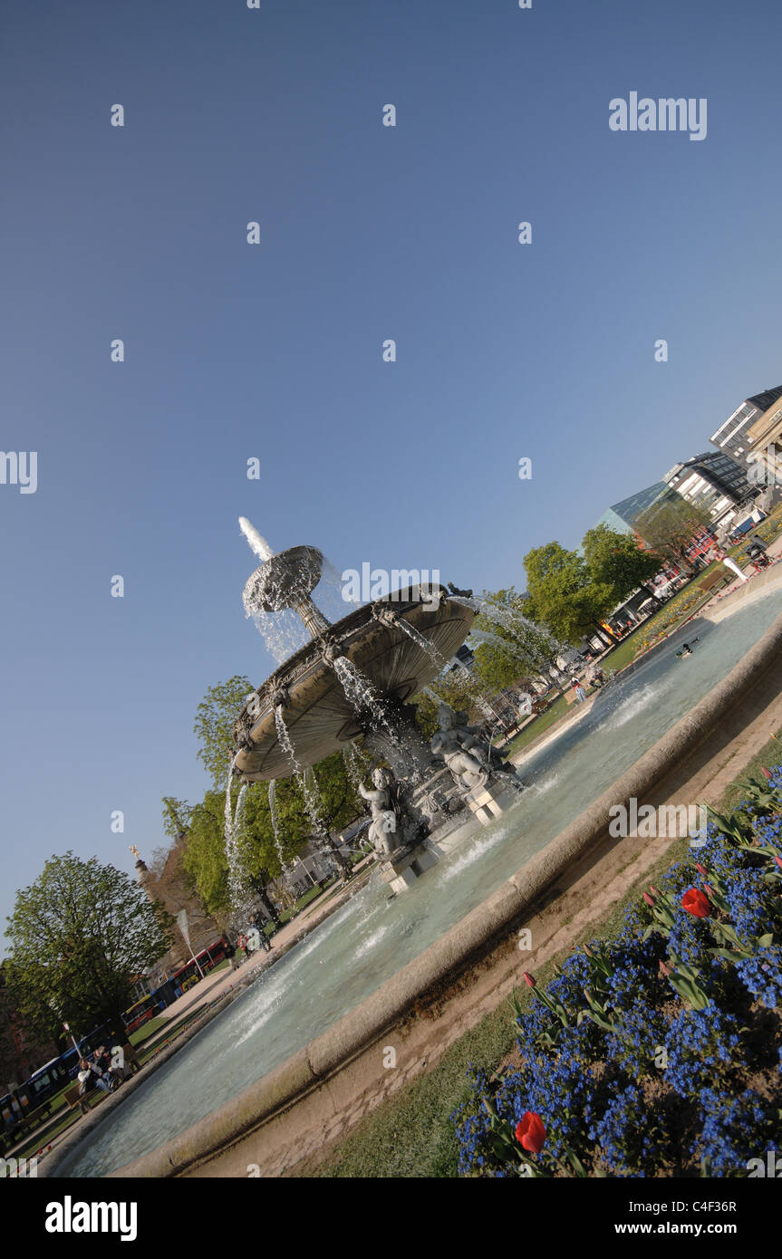 Brunnen auf dem Stuttgarter Schlossplatz Stock Photo - Alamy