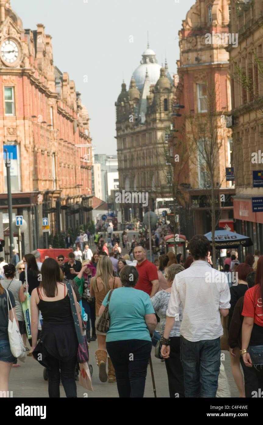 leeds yorkshire high steet highstreet streets sales retail retailers ...