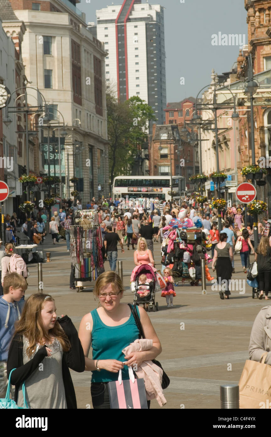 leeds yorkshire high steet highstreet streets sales retail retailers ...