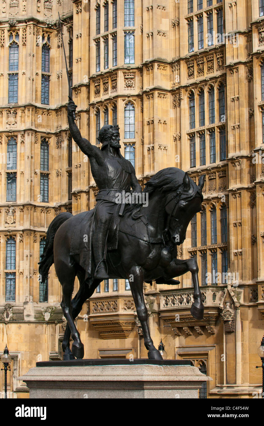 Richard lionheart statue hi-res stock photography and images - Alamy