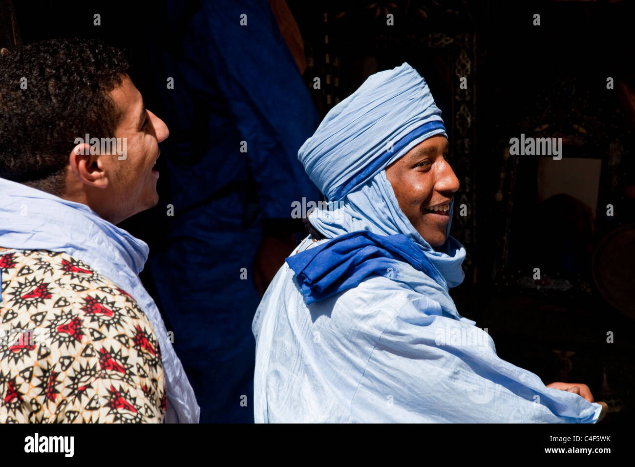 Berber man blue turban morocco hi-res stock photography and images - Alamy