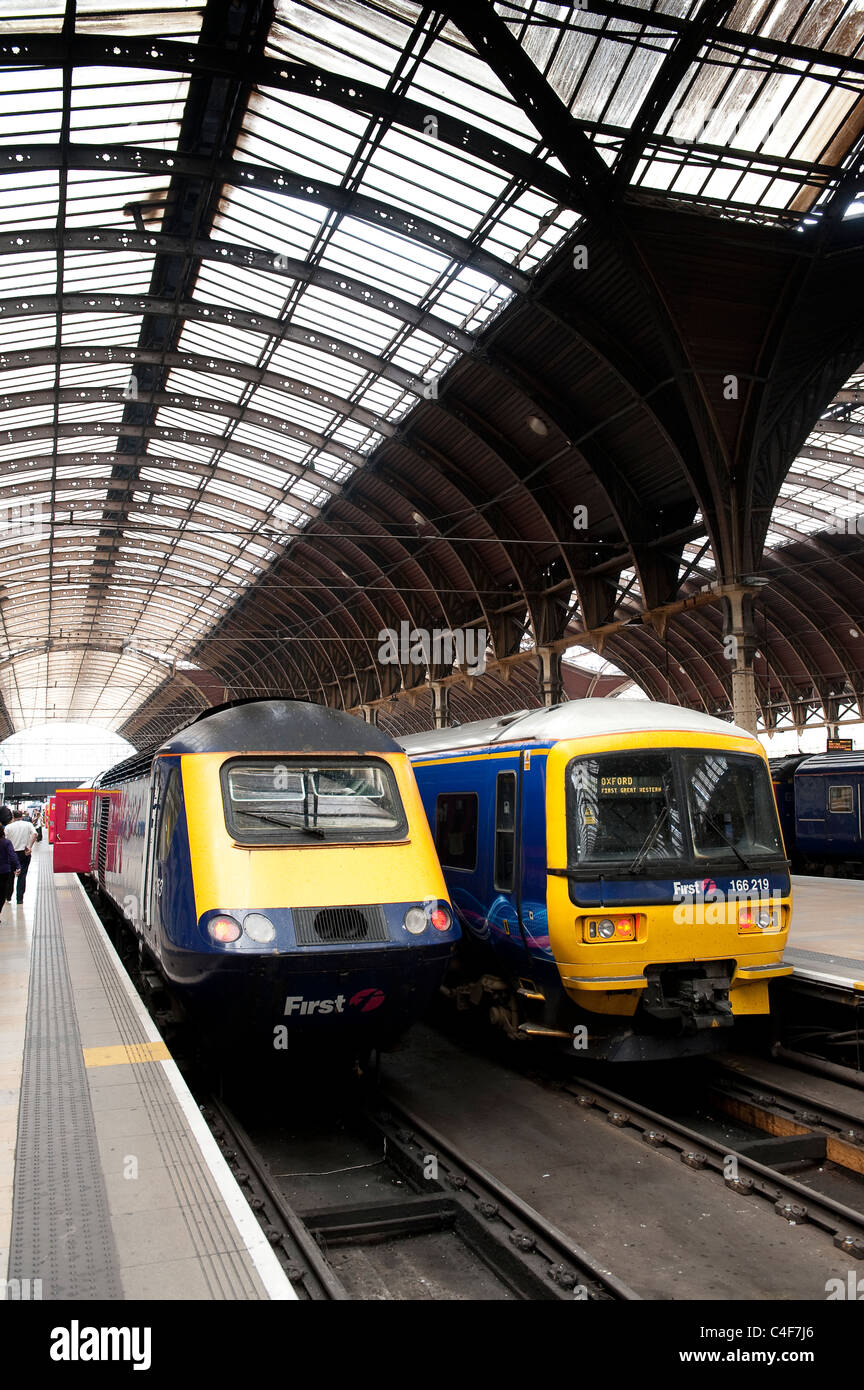 First Great Western class 43 and class 166 trains waiting at a platform ...