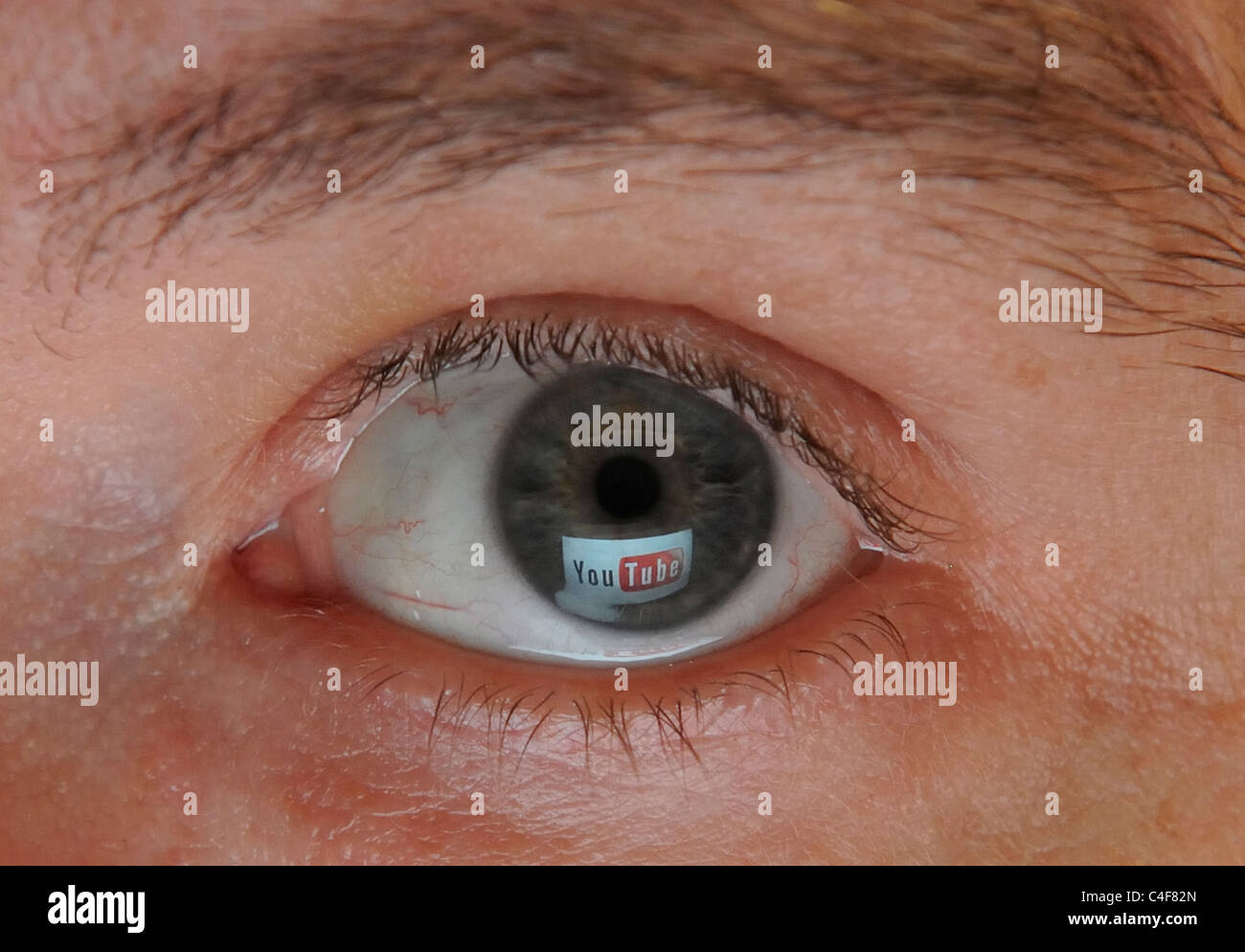 Eye close up computer reflection hi-res stock photography and images ...