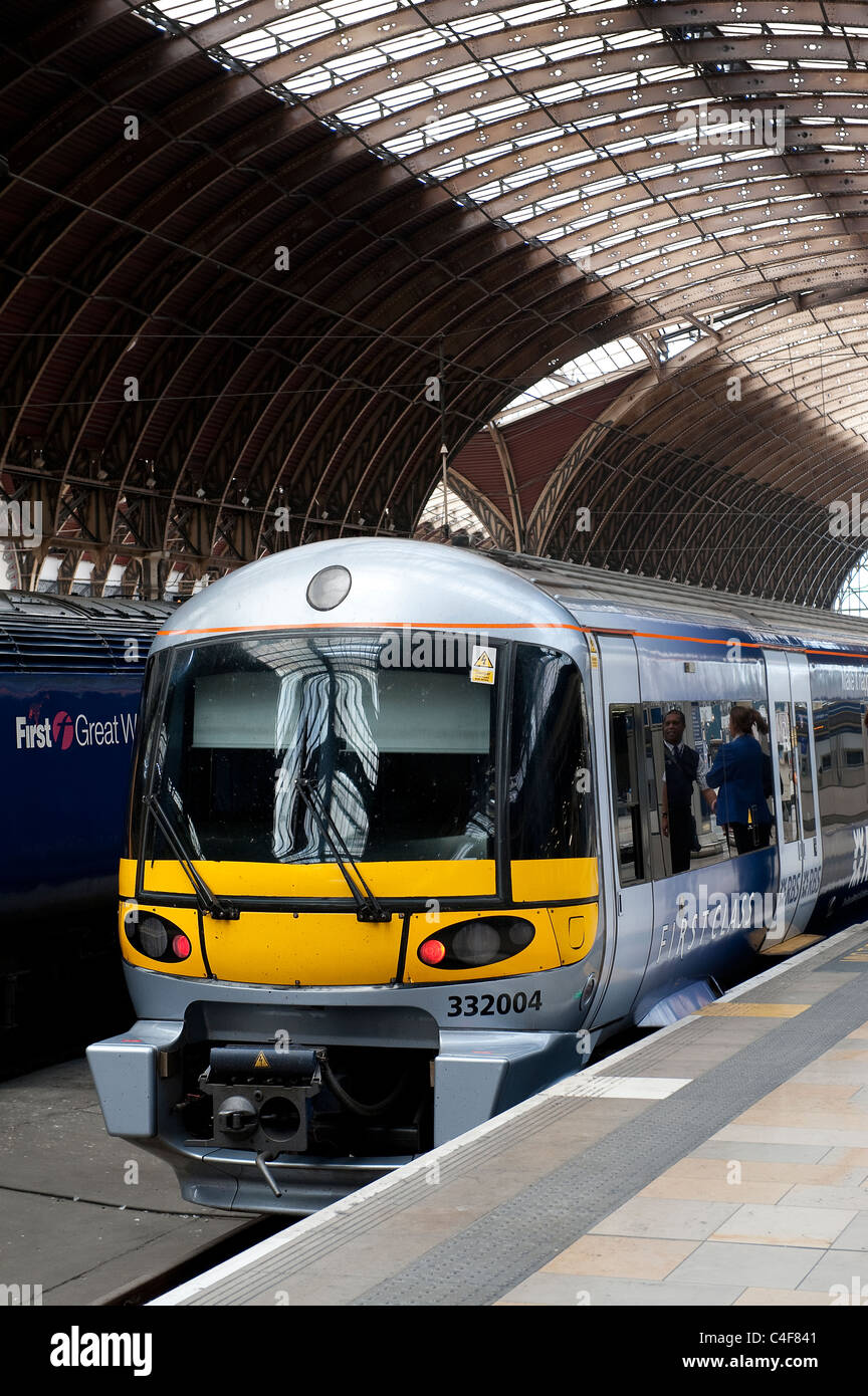 Heathrow Express class 332 waiting at a platform at Paddington Railway ...
