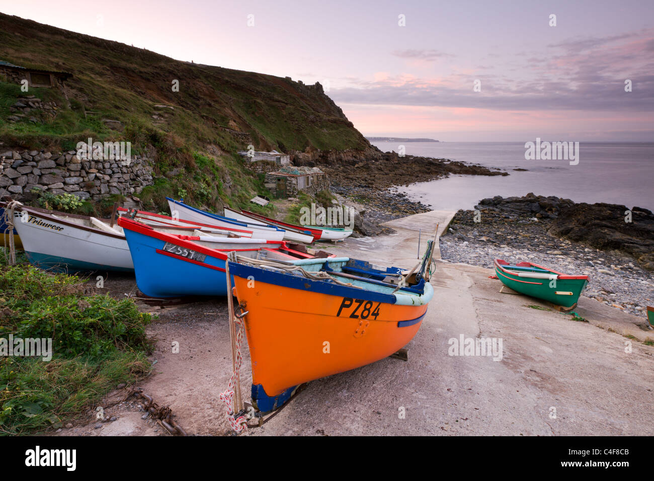 Cornish fishing boats hi-res stock photography and images - Alamy