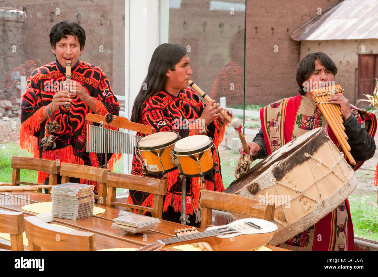 Traditional peru musicians hi-res stock photography and images - Alamy