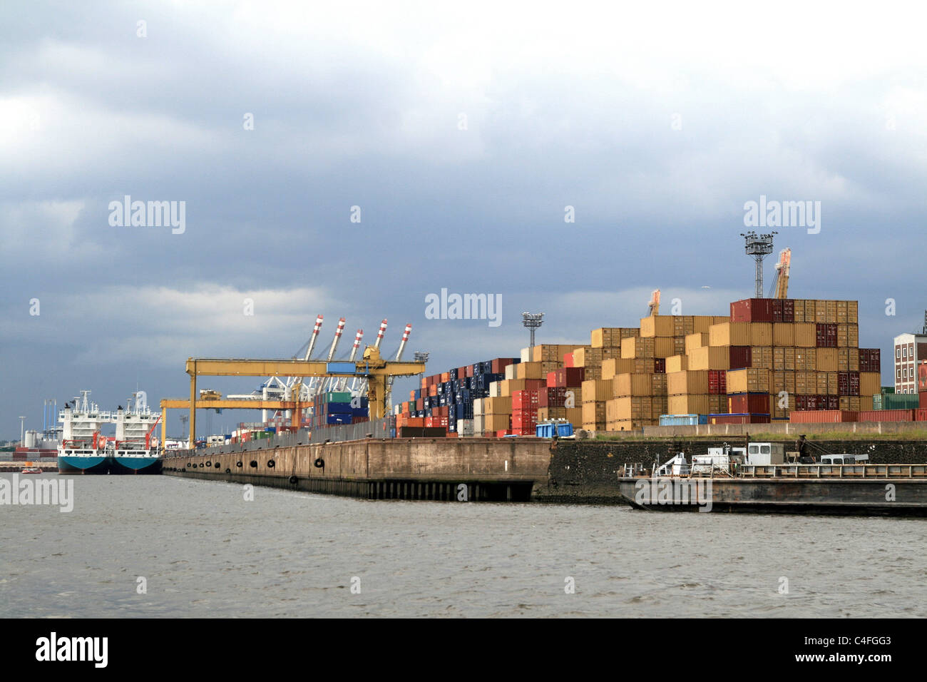 Overseas containers hi-res stock photography and images - Alamy