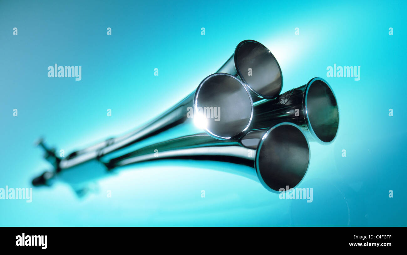 Blasinstrumente hi-res stock photography and images - Alamy