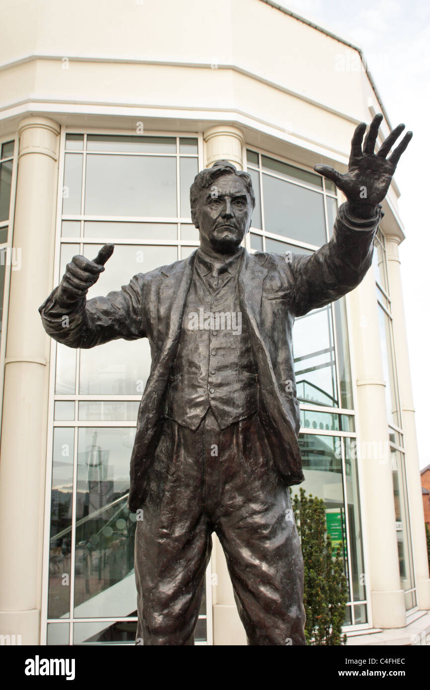 Statue of Ralph Vaughan Williams outside Dorking Halls Theatre Dorking ...